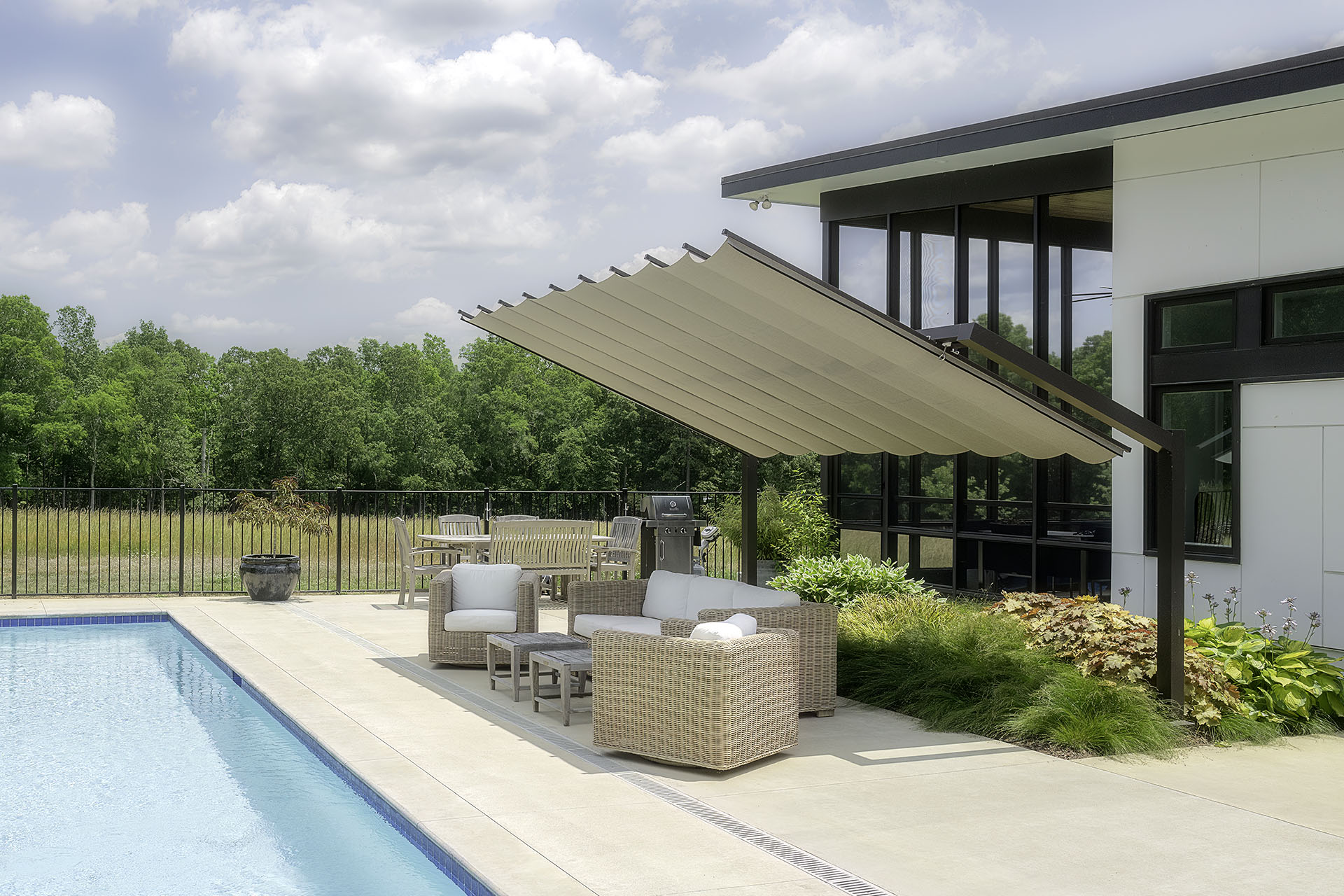 Freestanding Retractable Canopy, Durham - CADdetails