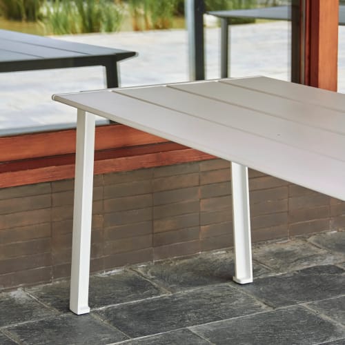 Basic Table - Landscape Forms - CADdetails