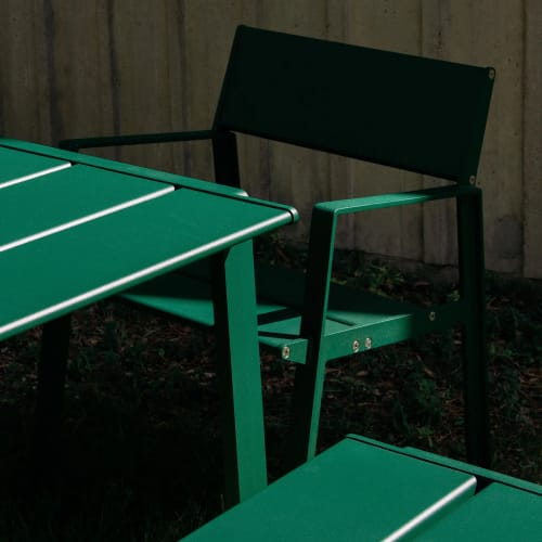 Basic Table - Landscape Forms - CADdetails